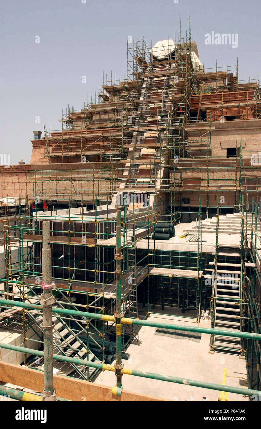 Construction on the Atlantis Hotel on the Palm Jumeirah. Atlantis hotel ...