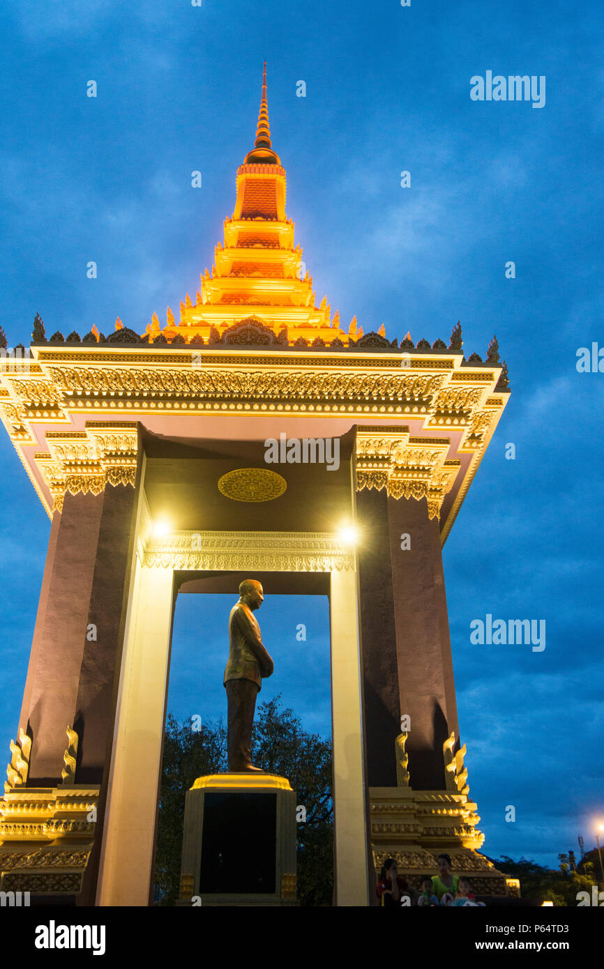 the Statue and Monument of King Norodom Sihanouk at the Sihanouk ...