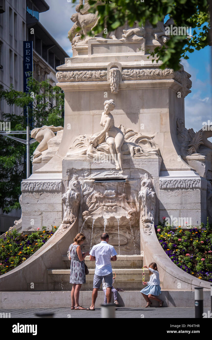 Sube Fountain Place Drouet d'Erlon Reims Marne Grand Est France Stock ...