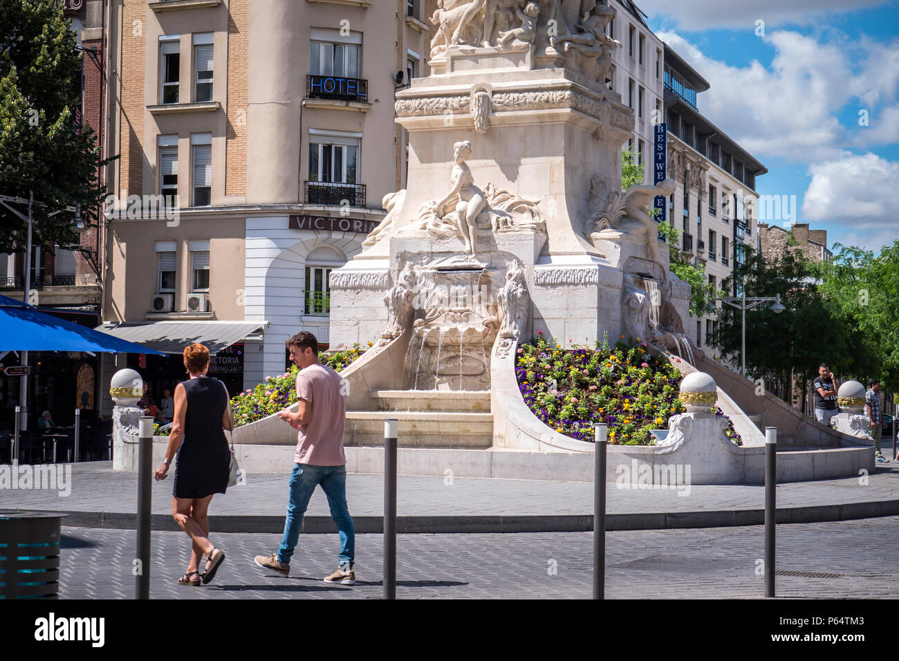 Sube Fountain Place Drouet d'Erlon Reims Marne Grand Est France Stock ...