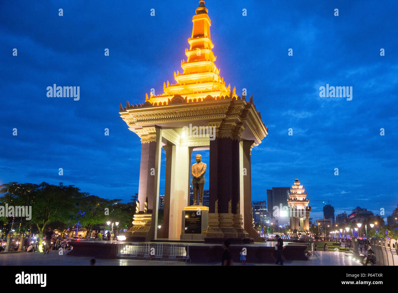 the Statue and Monument of King Norodom Sihanouk at the Sihanouk ...