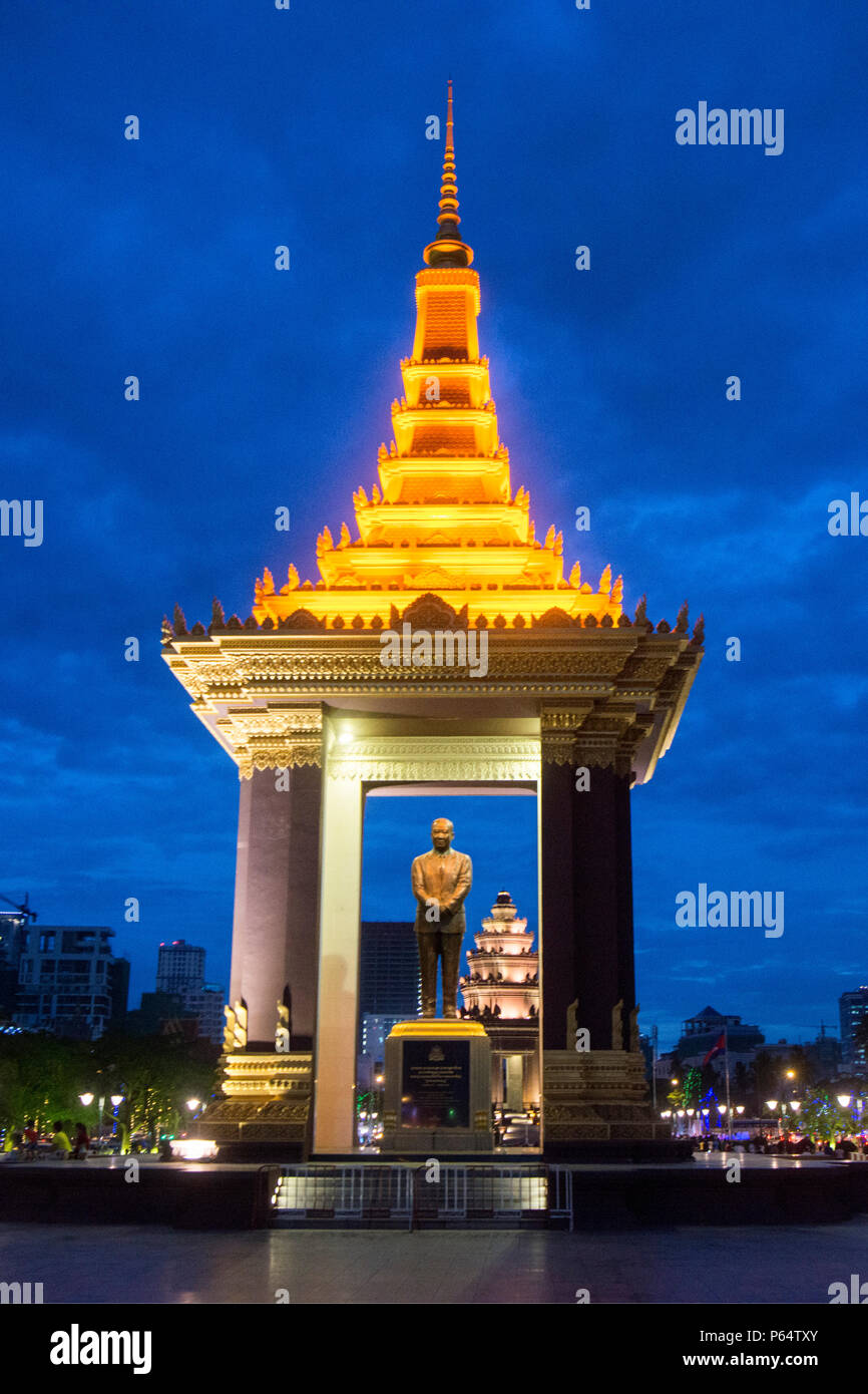 the Statue and Monument of King Norodom Sihanouk at the Sihanouk Bouelvard in the city of Phnom ...