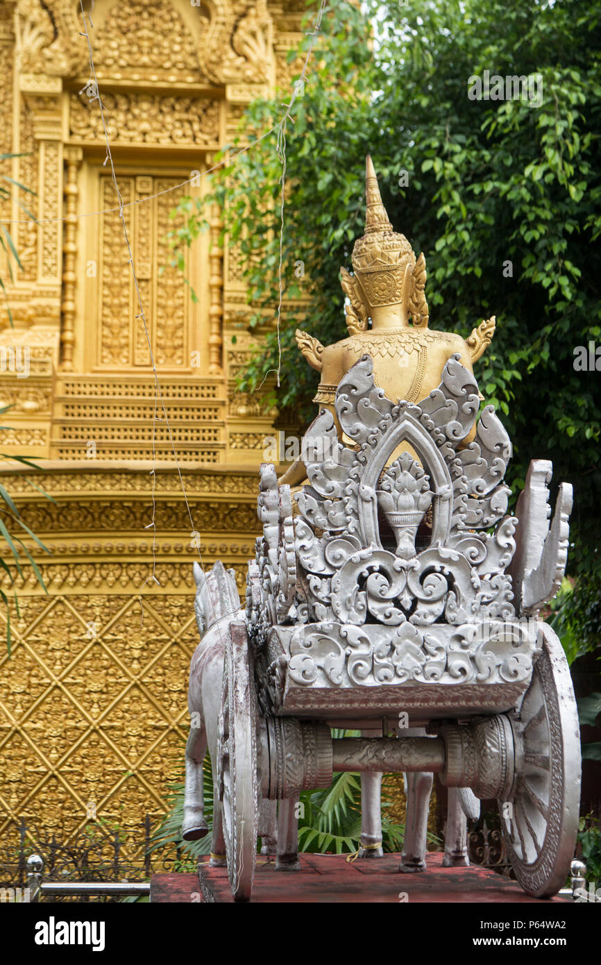the garden of the Wat Ounalom at the Tonle Sap River in the city of ...