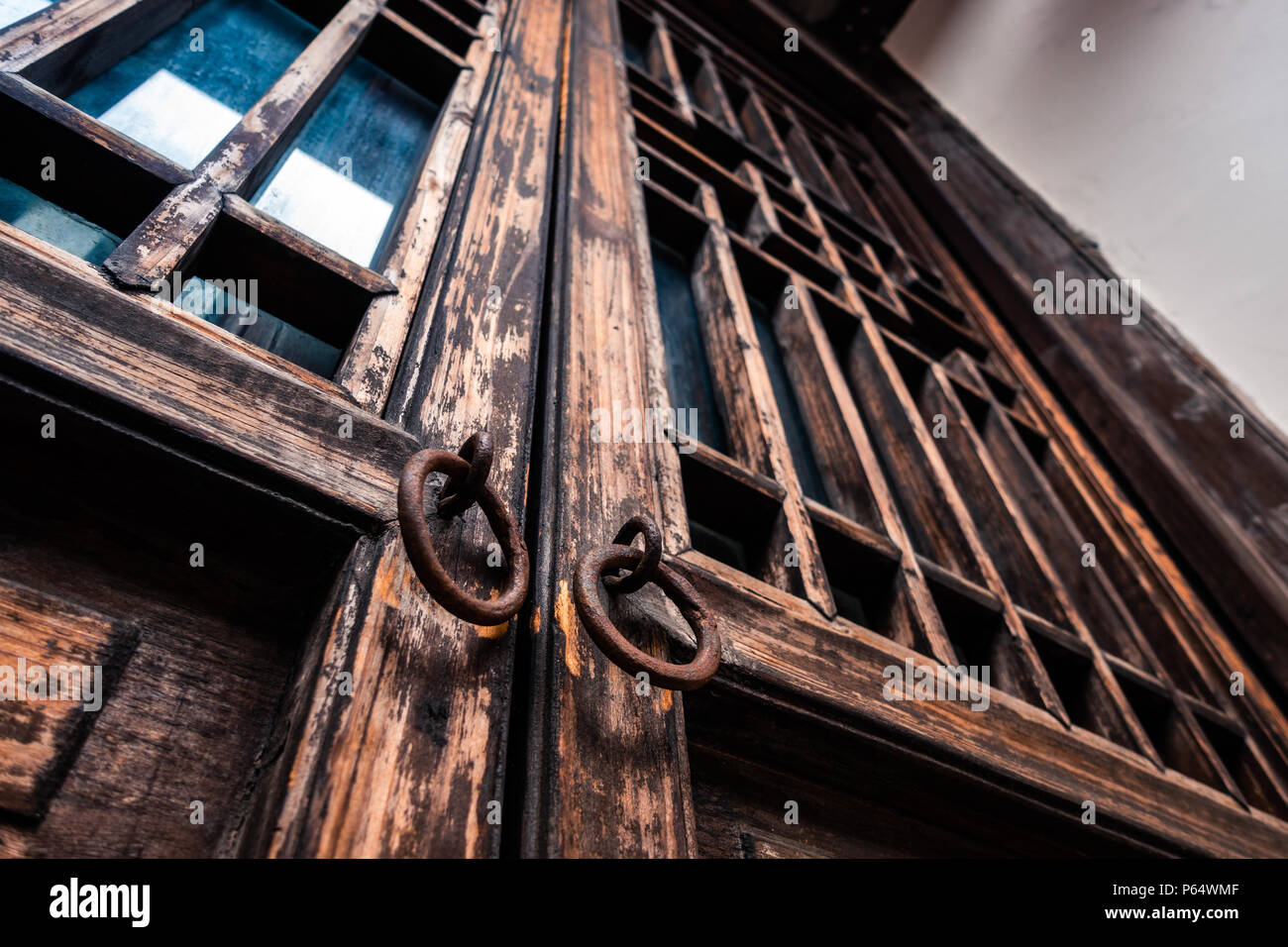 Chinese Traditional Wooden Door Stock Photo - Alamy
