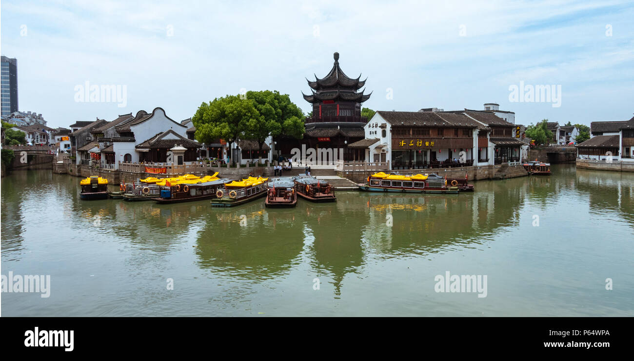 Traditional Architecture and Beautiful Scenery in Shan Tang Jie in ...