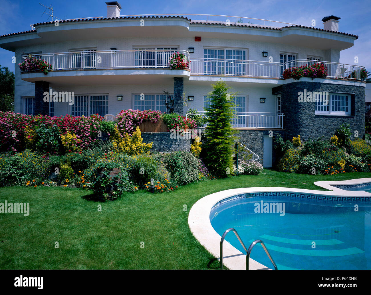 Swimming pool attached to house hi-res stock photography and images - Alamy