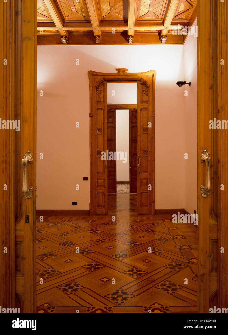 Partial view of a room through a doorway Stock Photo - Alamy