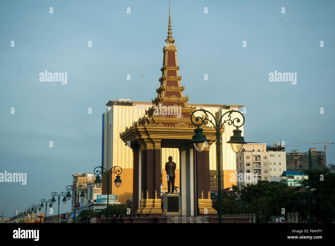 the Statue and Monument of King Norodom Sihanouk at the Sihanouk ...