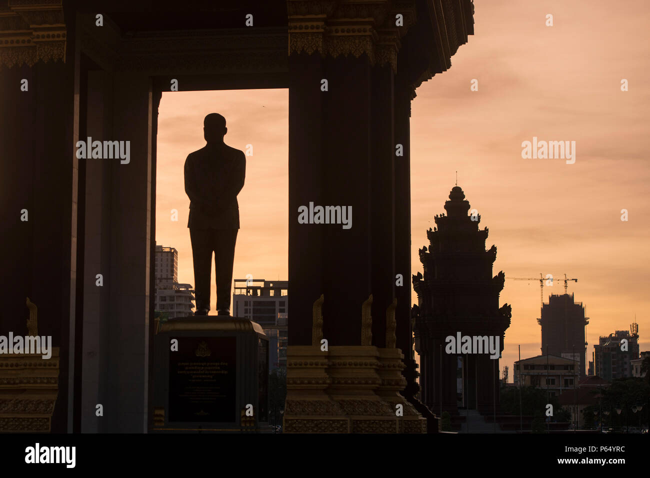 the Statue and Monument of King Norodom Sihanouk at the Sihanouk ...