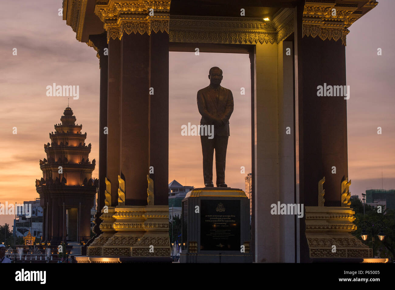 the Statue and Monument of King Norodom Sihanouk at the Sihanouk ...