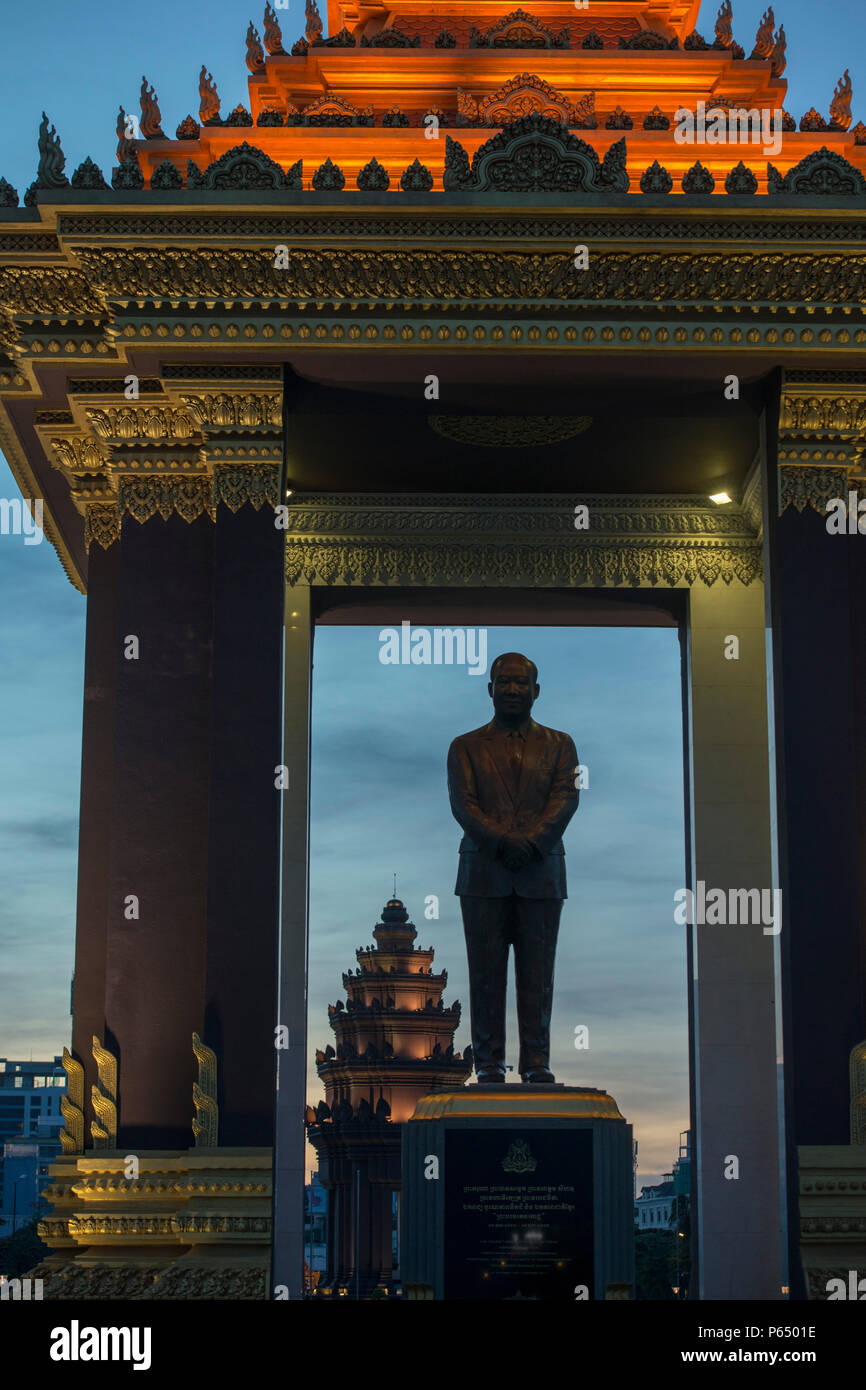 the Statue and Monument of King Norodom Sihanouk at the Sihanouk ...