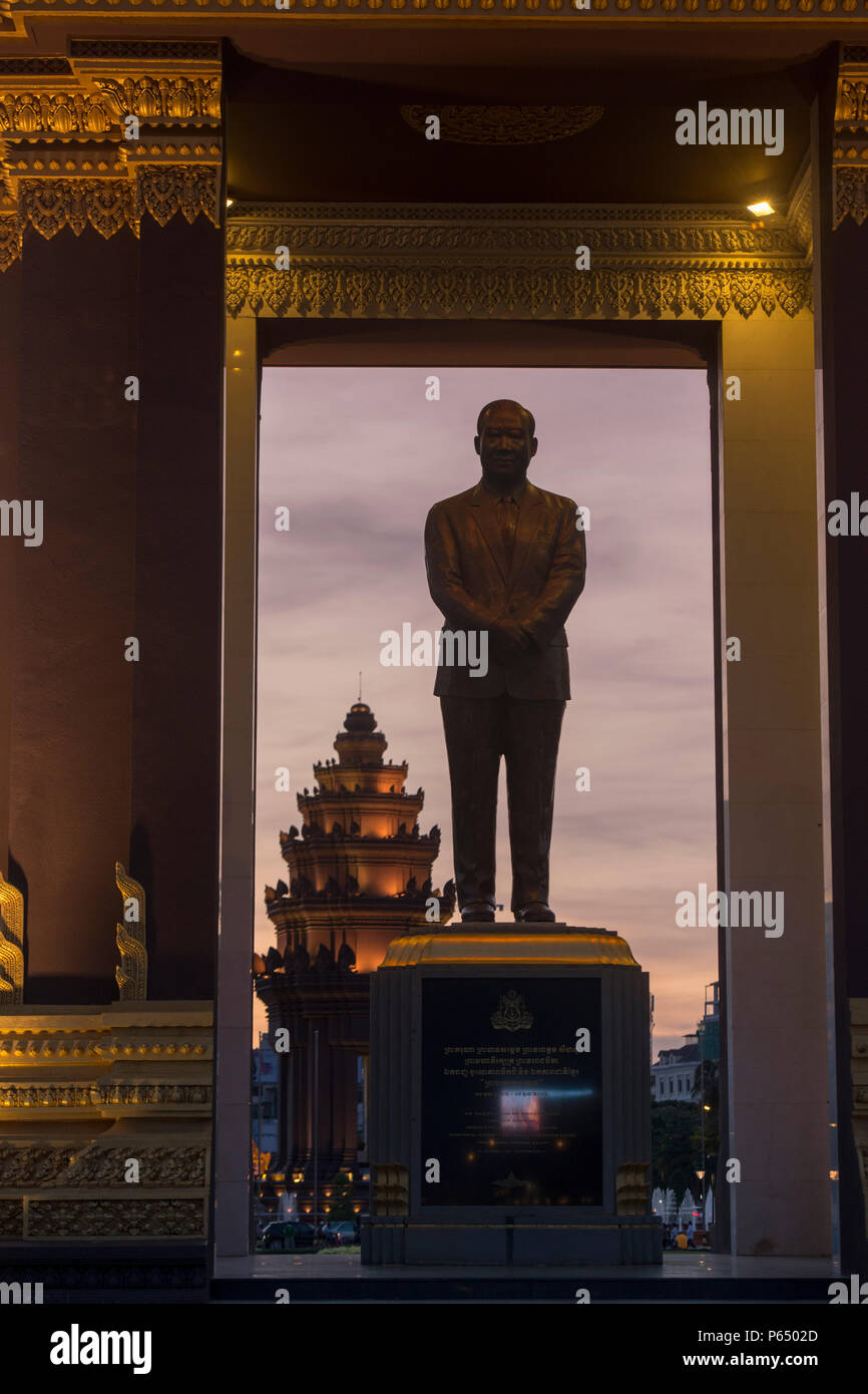 the Statue and Monument of King Norodom Sihanouk at the Sihanouk ...