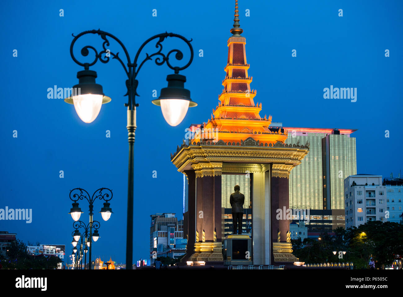 the Statue and Monument of King Norodom Sihanouk at the Sihanouk ...