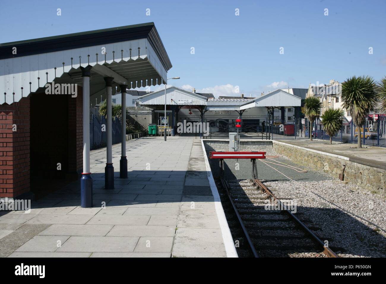 Waiting shelter on the bay platform at Newquay station, Cornwall, with ...