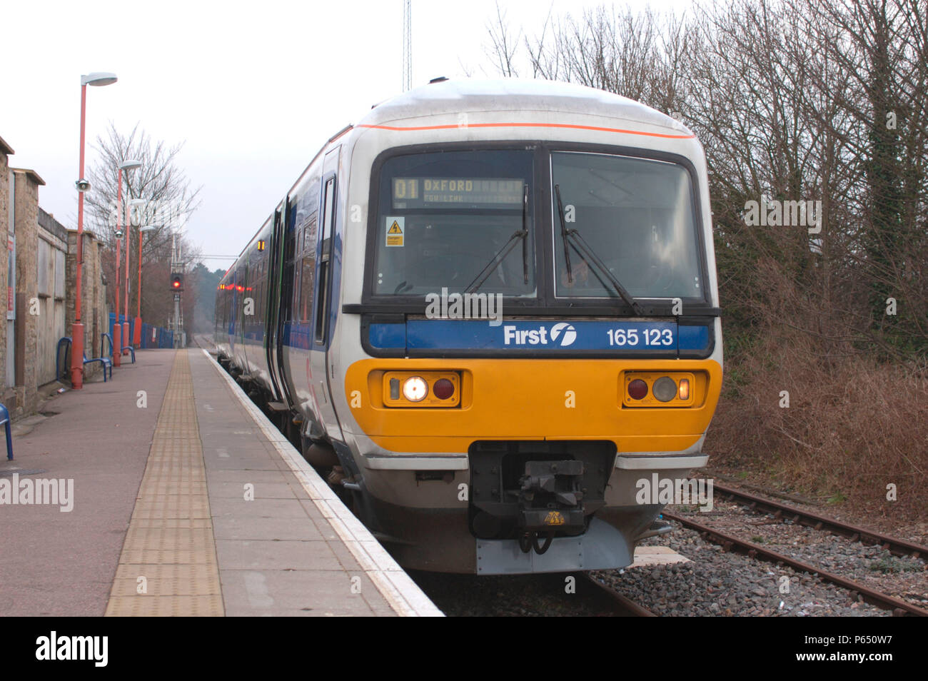 A Class 165 Networker Turbo trainset stands at Bicester Town waiting to ...