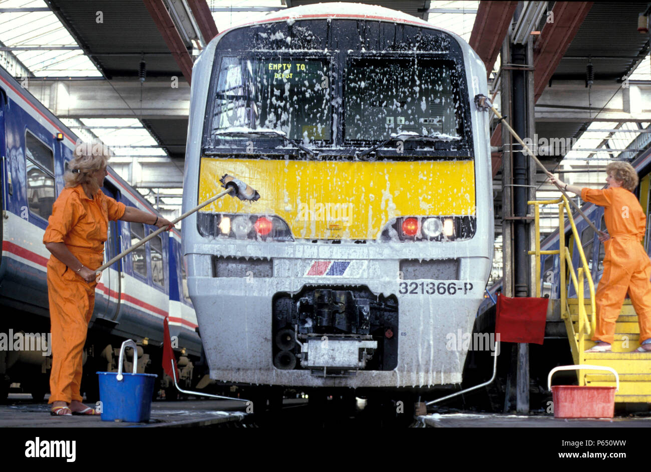 Class 321 hi-res stock photography and images - Alamy
