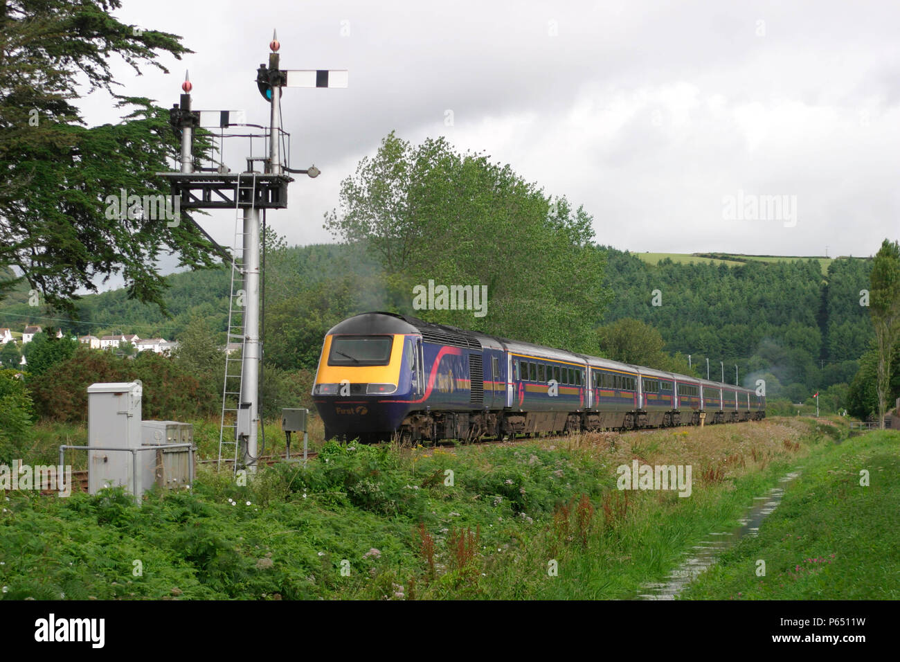 A First Great Western HST heads away from semaphore signals at St ...
