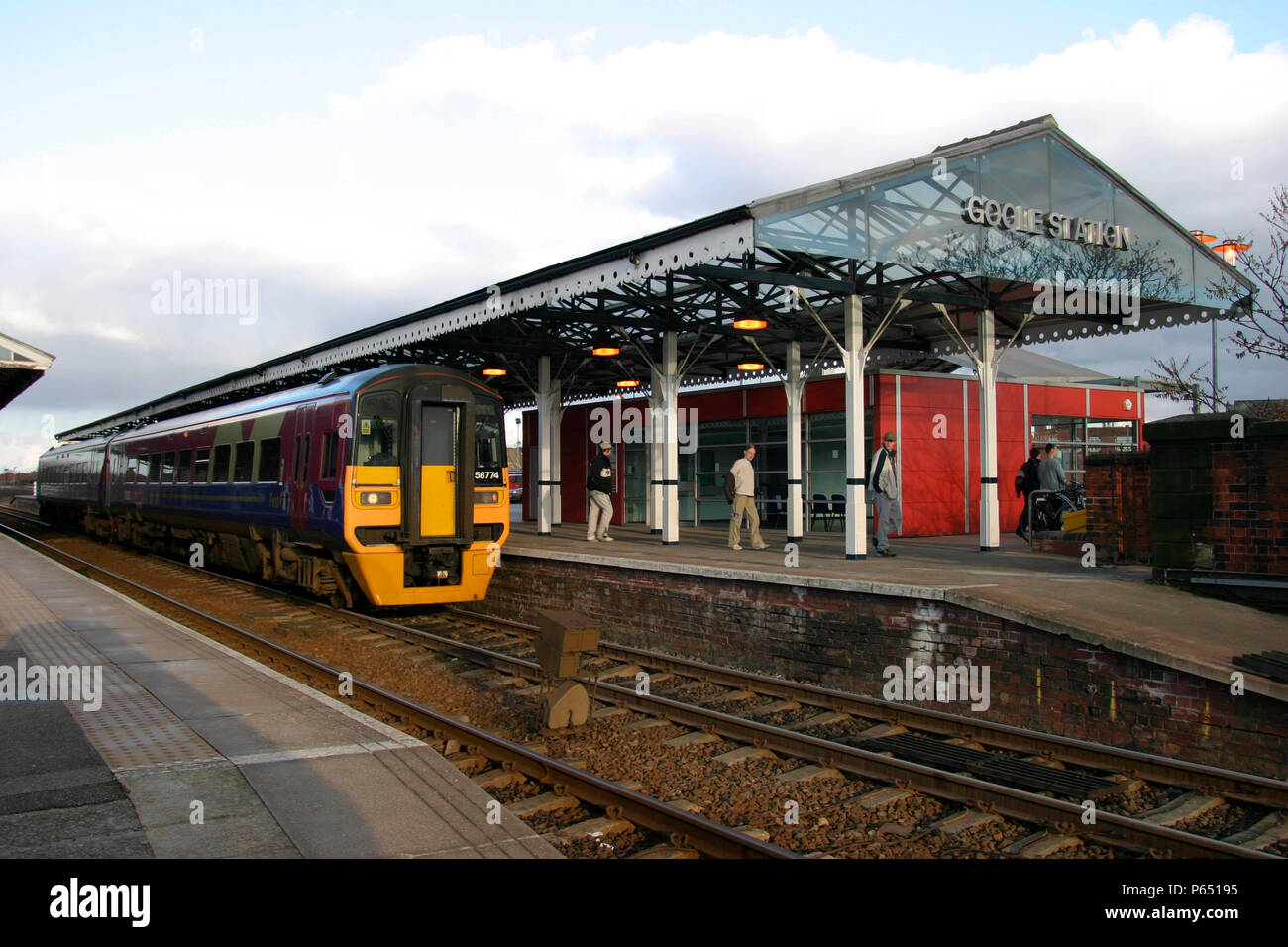 Goole railway station hi-res stock photography and images - Alamy