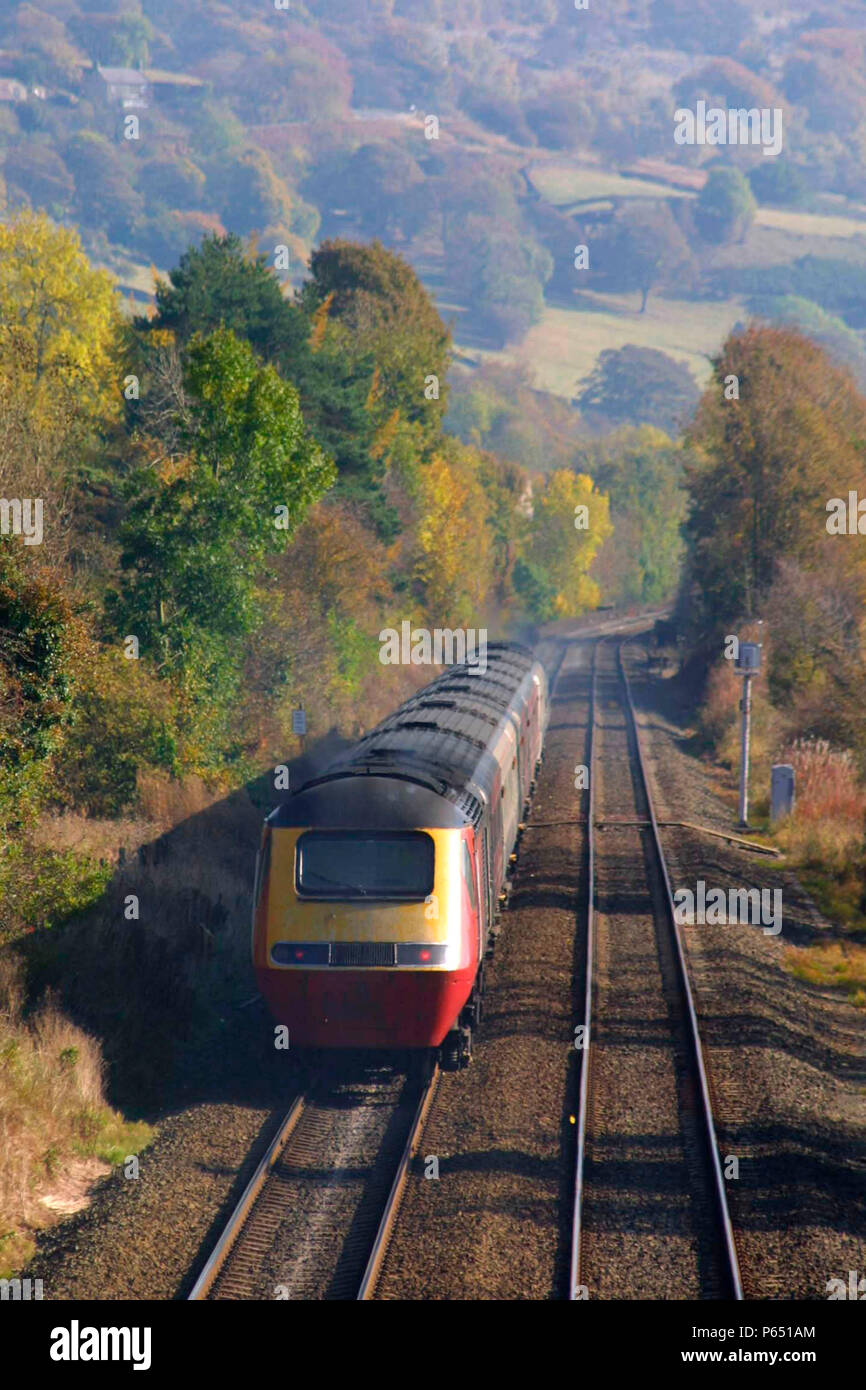 A Midland Mainline HST Rio service passes through the Hope Valley in ...