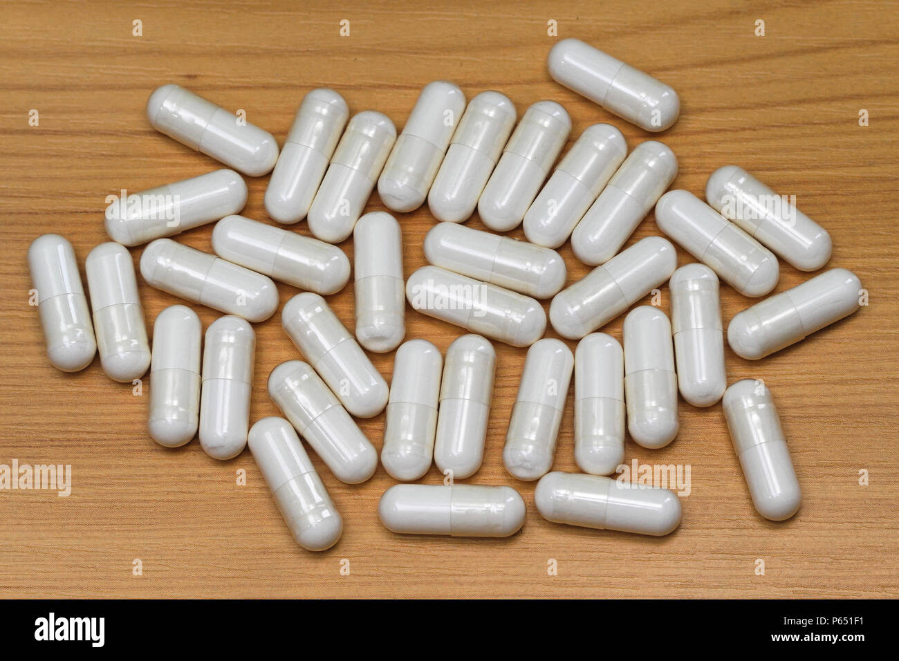 Bunch of plain white drug capsule pills Stock Photo - Alamy