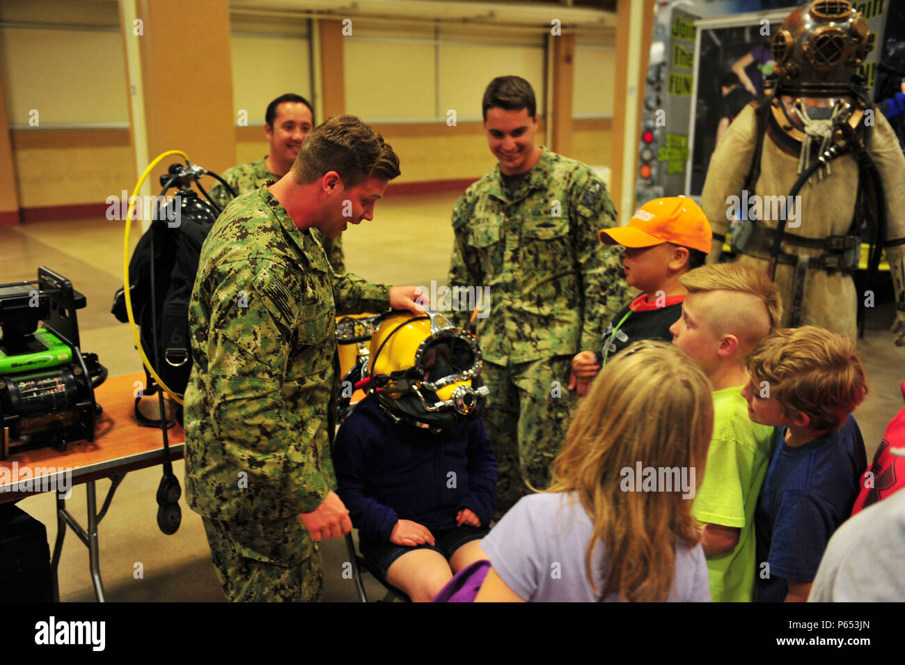 160411-N-RR852-132 KNOXVILLE, Tenn. (April 11, 2016) - Navy Diver 2nd ...