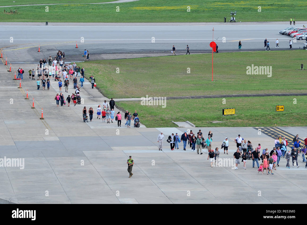 Air show patrons walk torwards security check points at Marine Corps ...