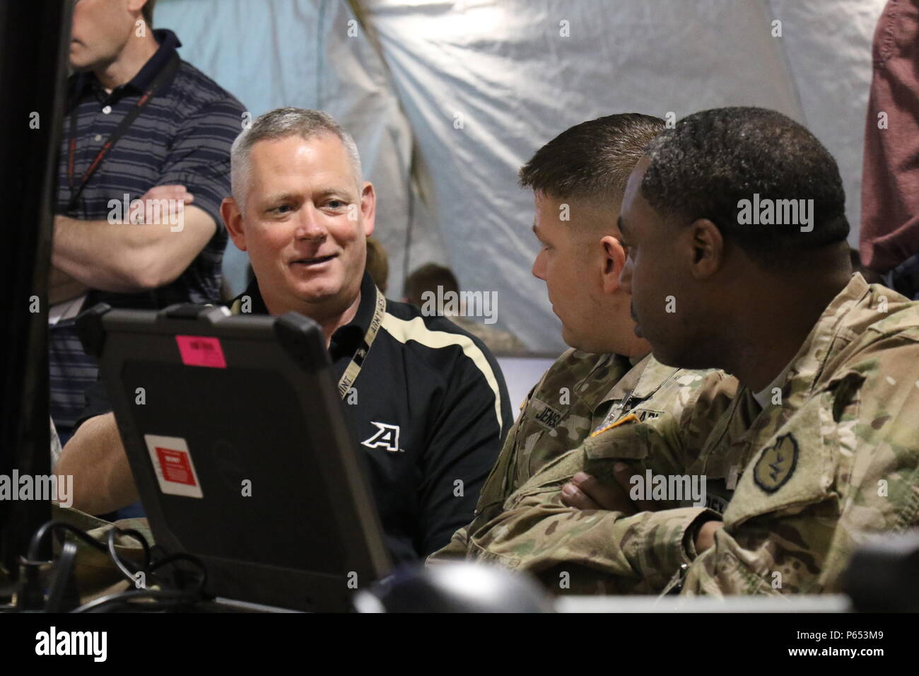 CERDEC’s Dr. Michael Brownfield talks with Soldiers from the 25th ...