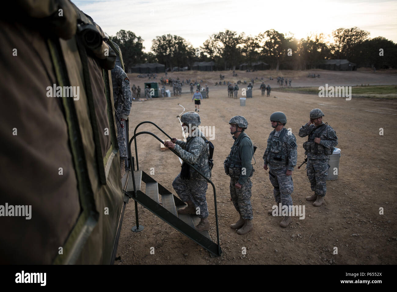 U.S. Army Reserve and National Guard Soldiers line up to eat breakfast ...