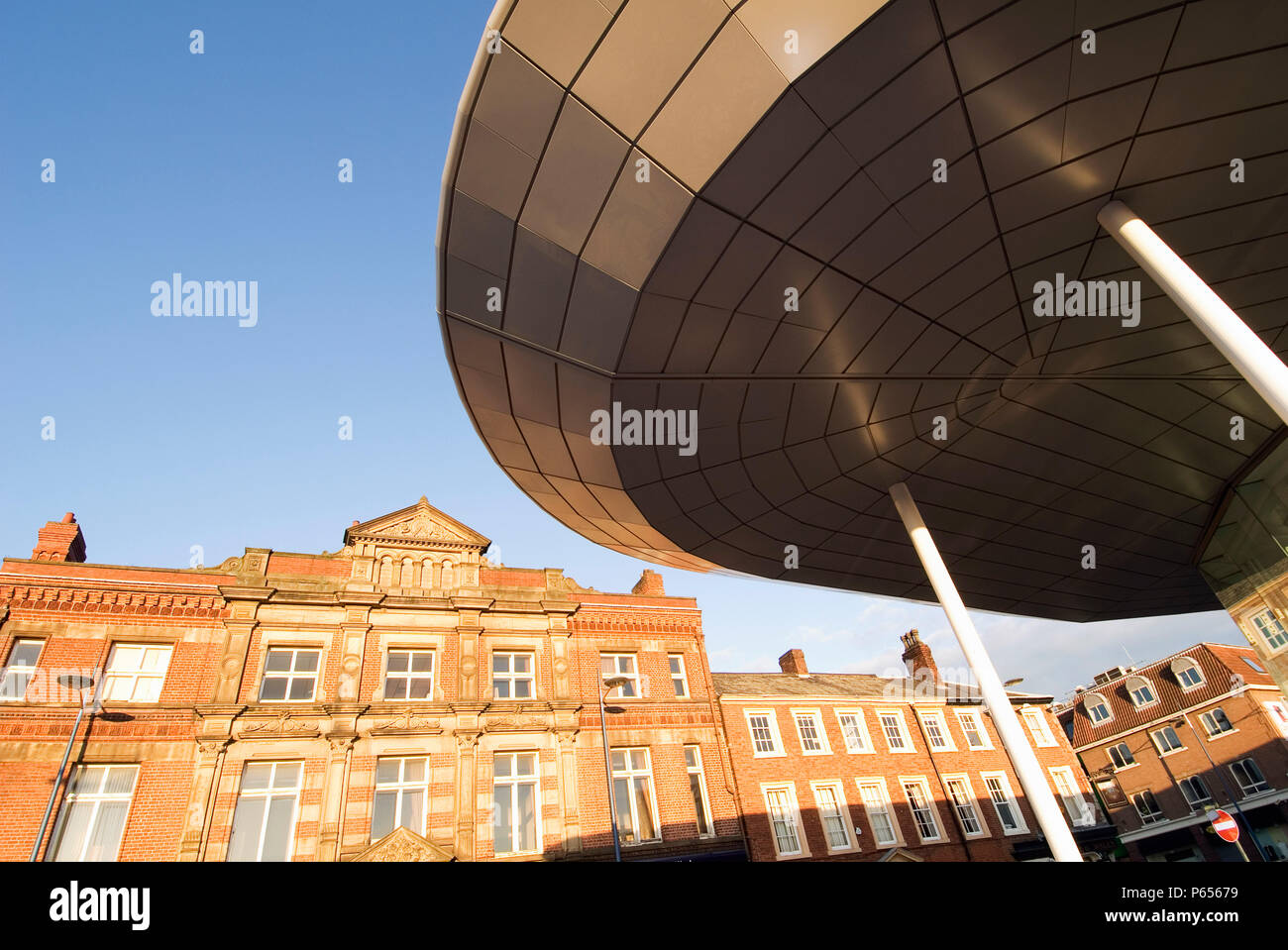 Warrington bus hi-res stock photography and images - Alamy