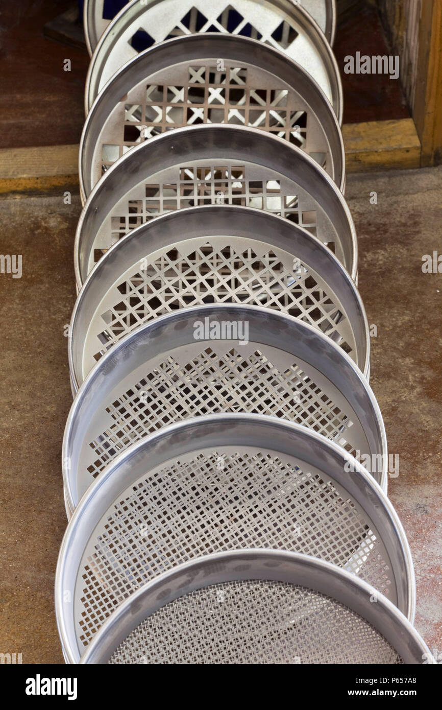 Sieving machines hi-res stock photography and images - Alamy