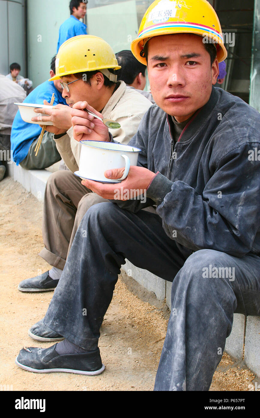 Construction workers eating lunch on site in Beijing Stock Photo - Alamy