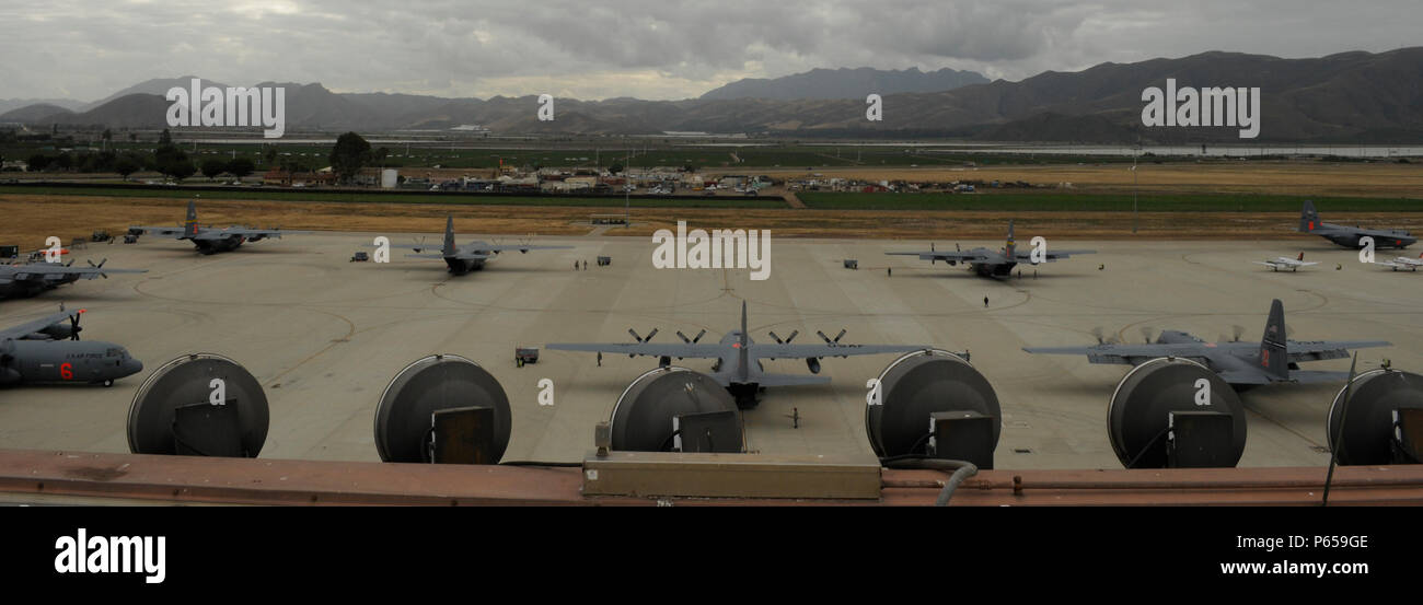 Modular Airborne Fire Fighting System-equipped C-130 aircrews begin ...