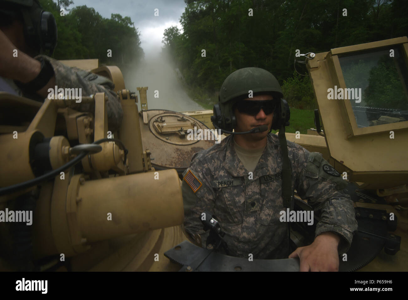 An M1A1 Abrams tank crew from the Tennessee Army National Guard ...