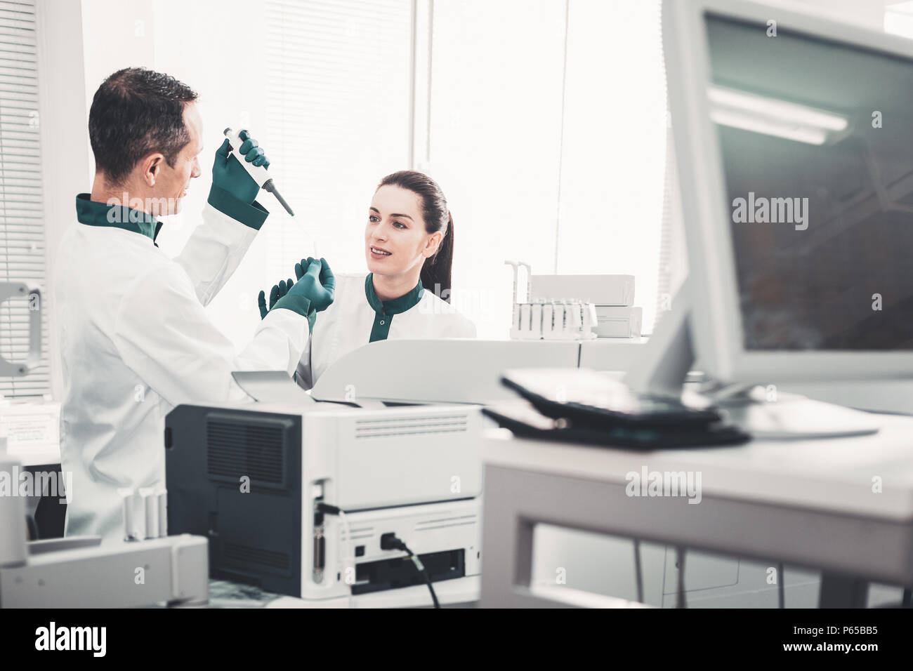 Laboratory workers hi-res stock photography and images - Alamy
