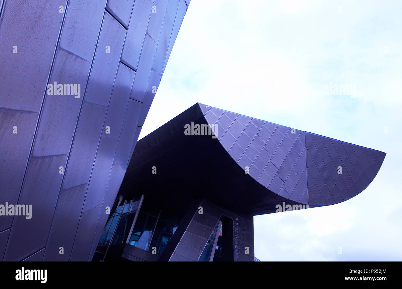 Exterior view of the Imperial War Museum of the North, Manchester ...