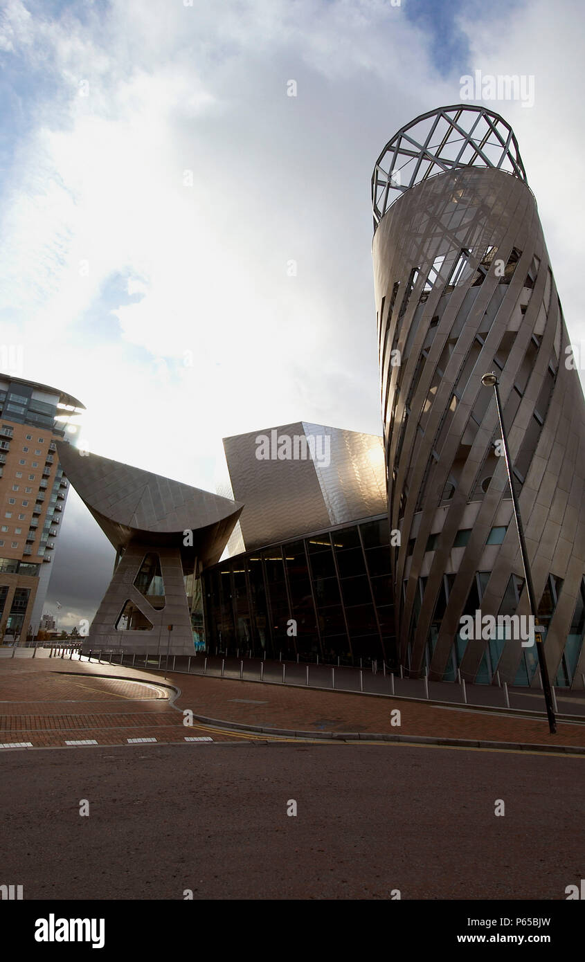 Exterior view of the Imperial War Museum of the North, Manchester ...