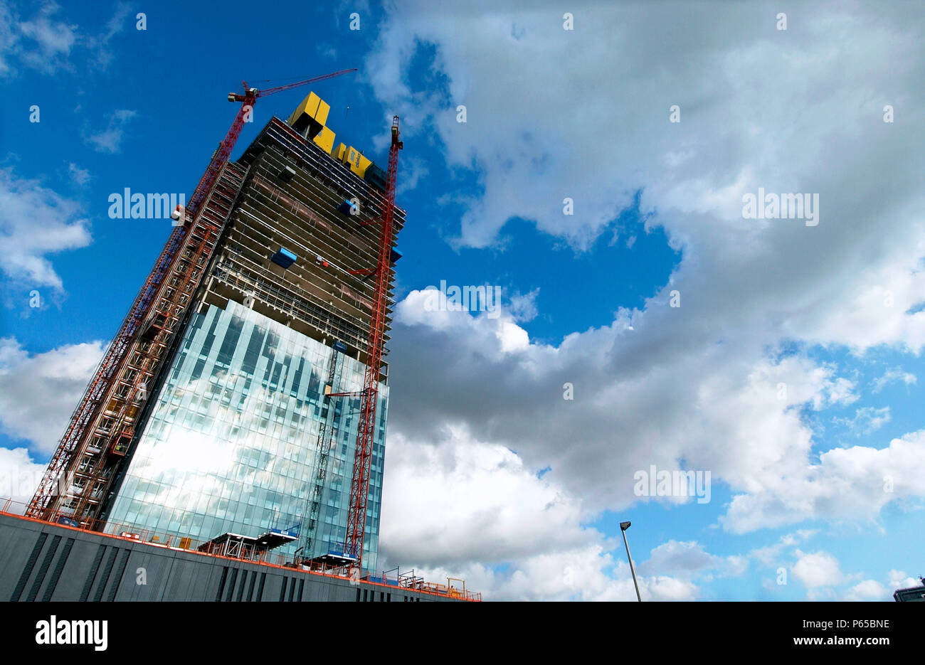 Manchester development. The dramatic 171-metre high glass-clad 47 ...