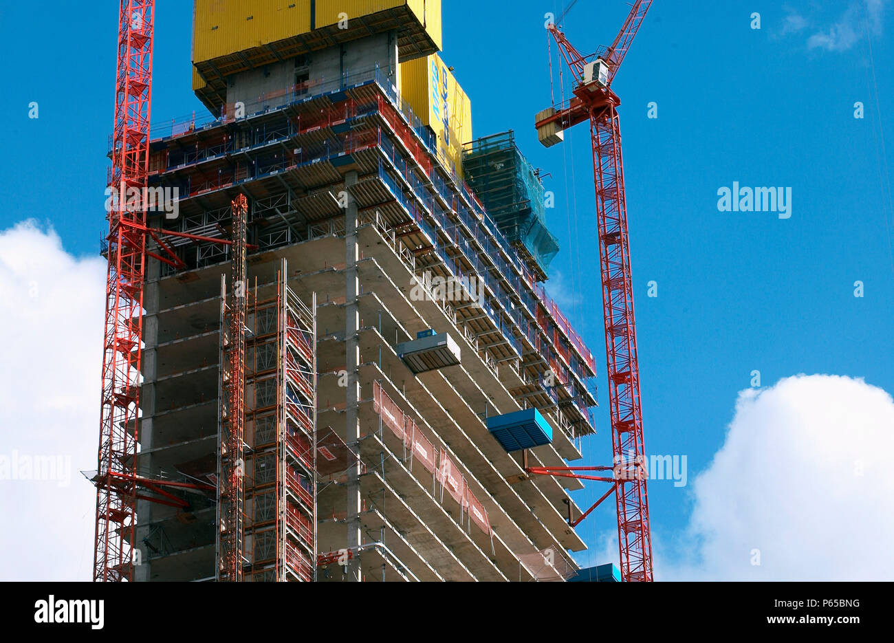 Manchester development. The dramatic 171-metre high glass-clad 47 ...