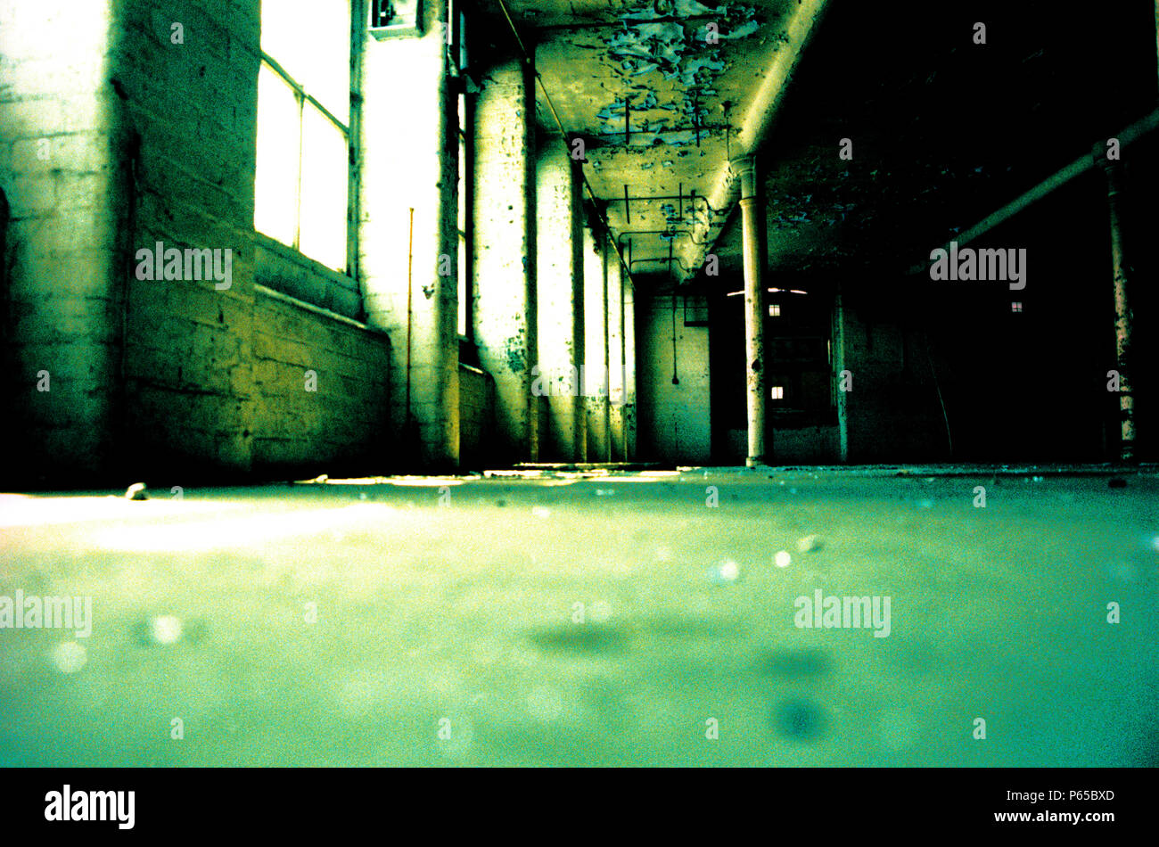 Run-down warehouse, Manchester, England Stock Photo - Alamy