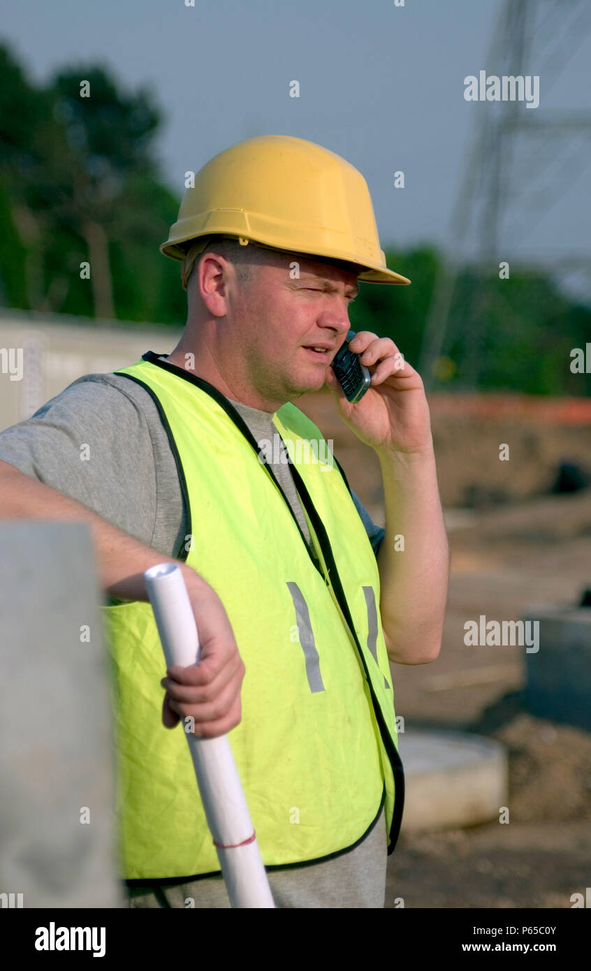 Building technician making a phone call on site Stock Photo - Alamy