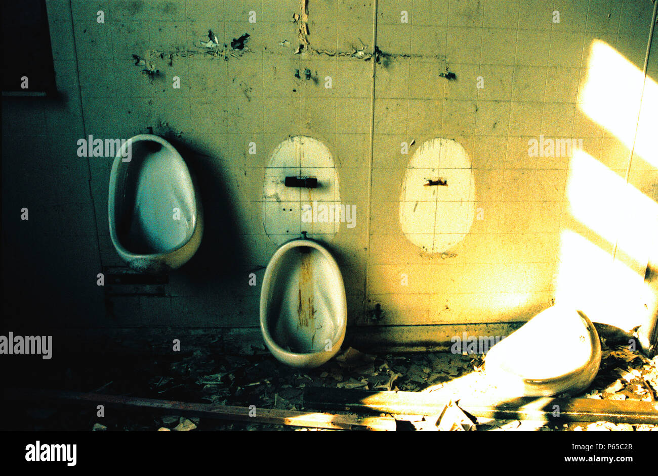 Demolition work in progress Stock Photo - Alamy