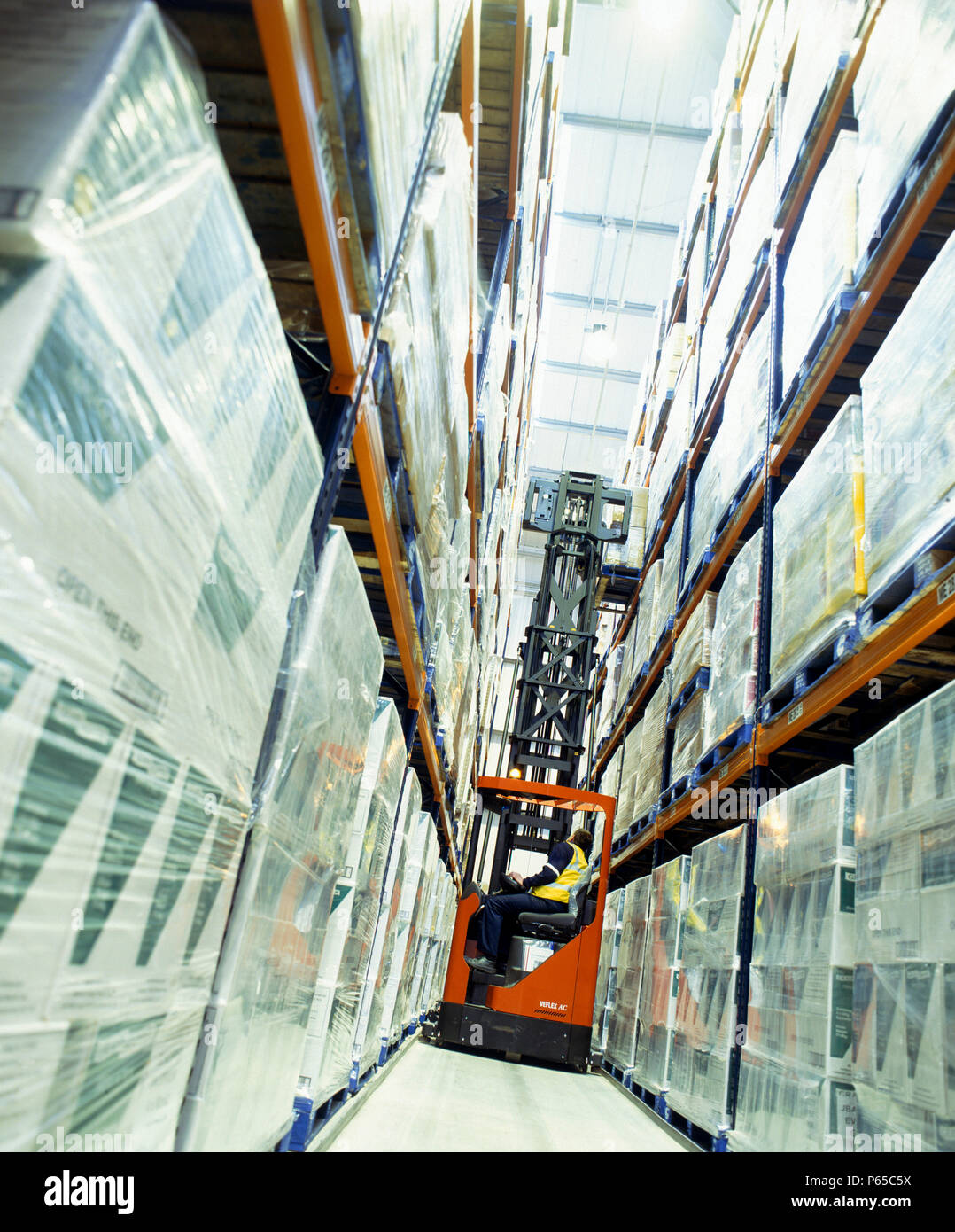 Lifting good in warehouse hi-res stock photography and images - Alamy