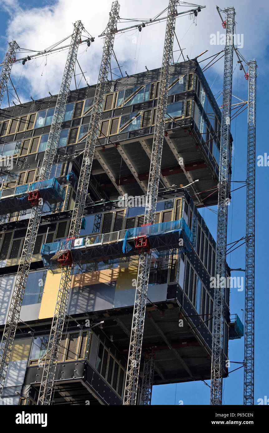 Steel modular structure during the erection of the Central Justice ...