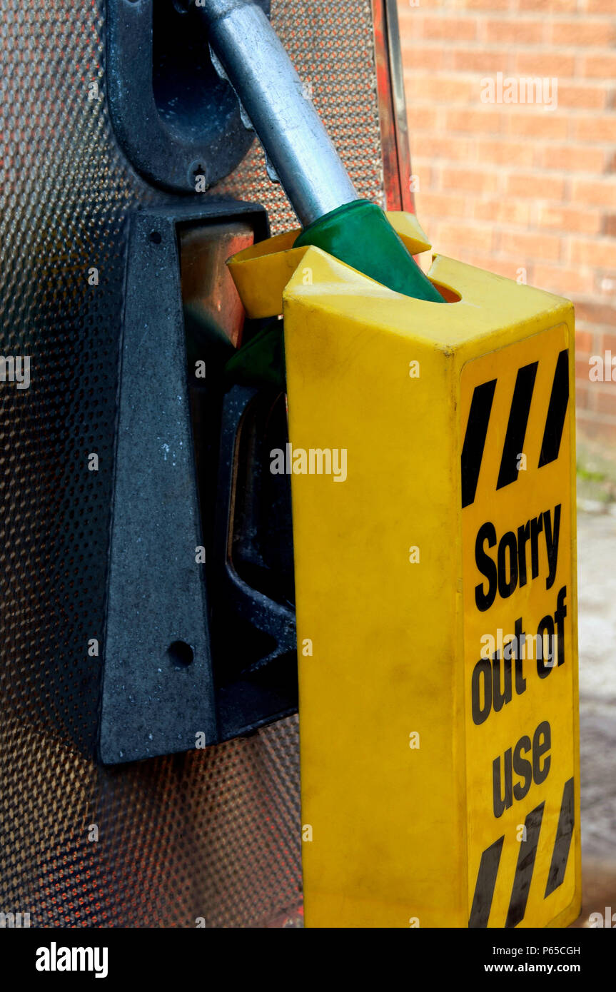 Out of gas sign pump hi-res stock photography and images - Alamy