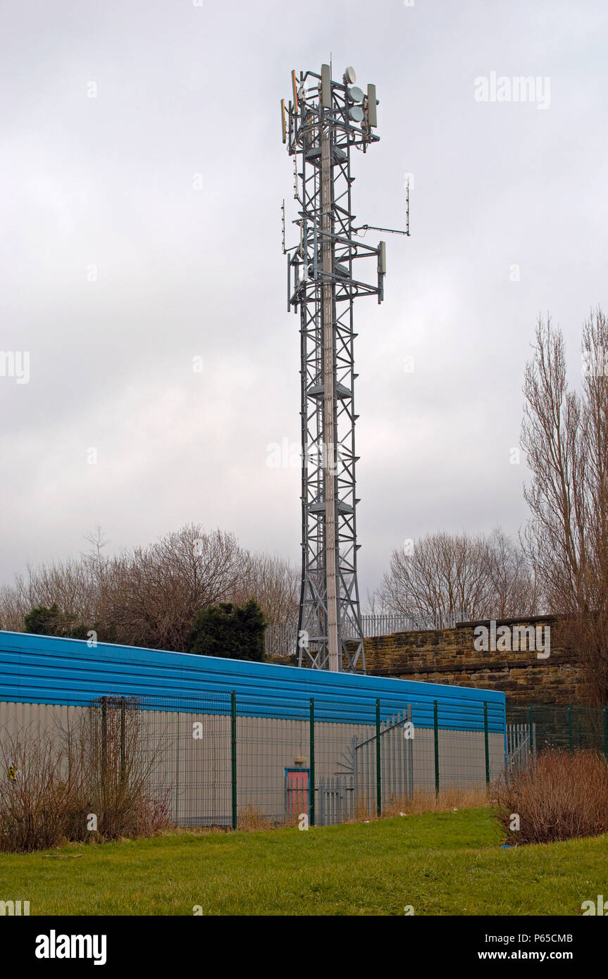 Tetra type mobile phone mast Stock Photo - Alamy