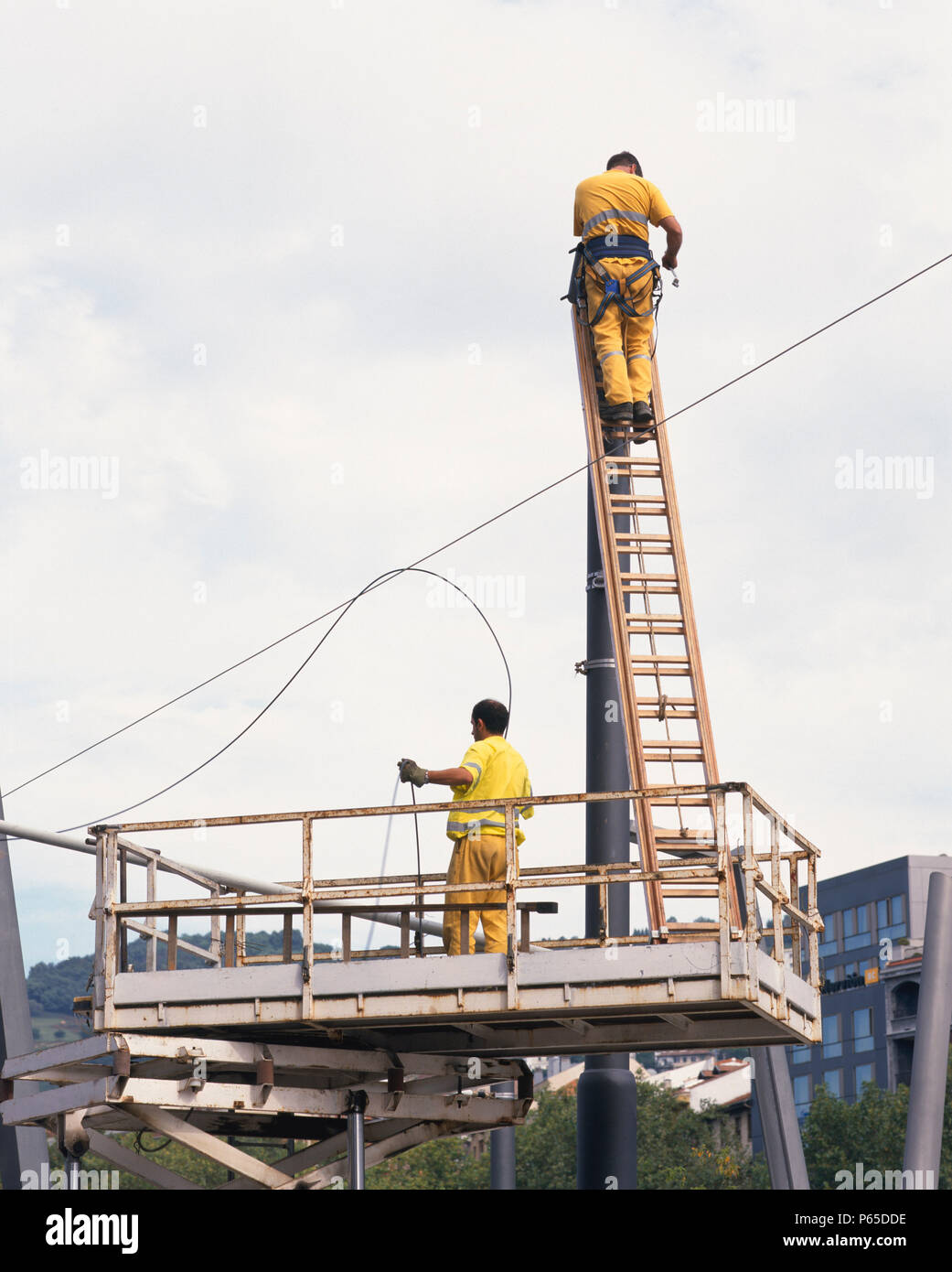 New overhead wires hi-res stock photography and images - Alamy