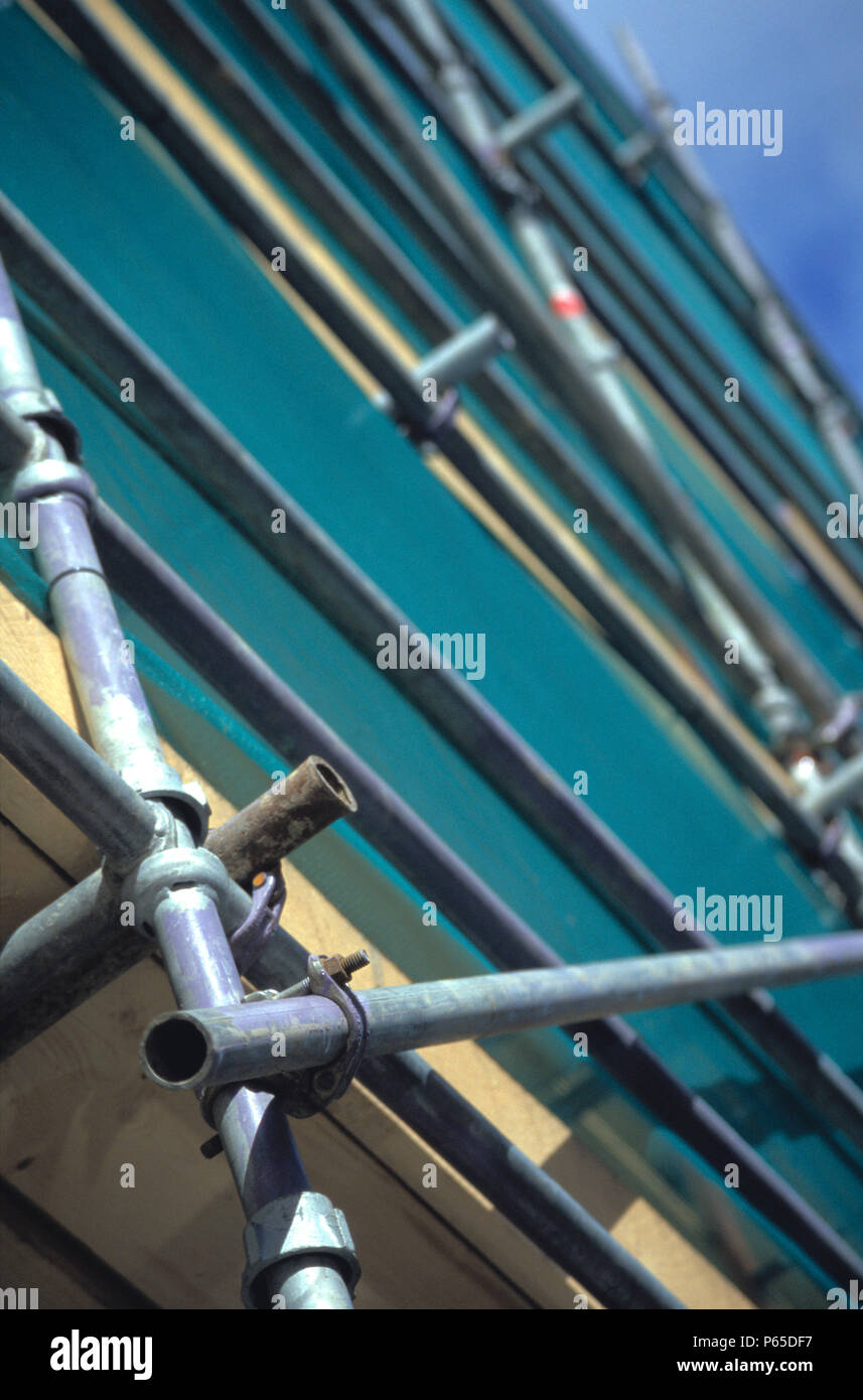 Scaffolding and mesh hi-res stock photography and images - Alamy