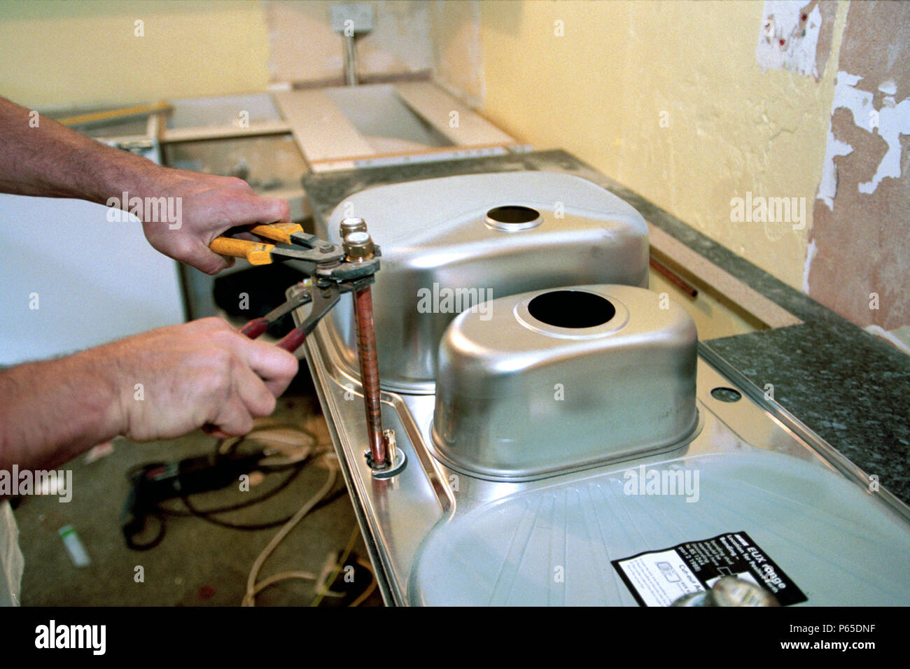 Kitchen installation hi-res stock photography and images - Alamy