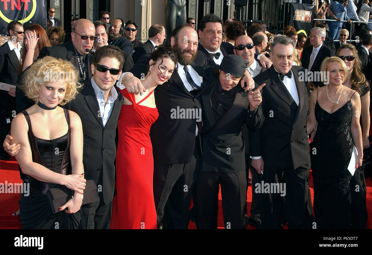 Soprano in red hi-res stock photography and images - Alamy