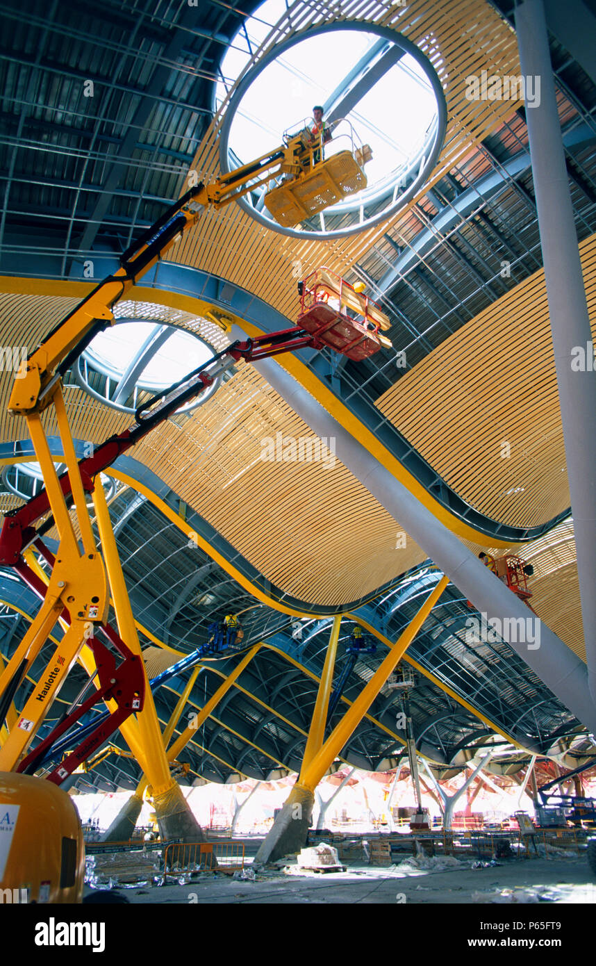 Telescopic access platform hi-res stock photography and images - Alamy
